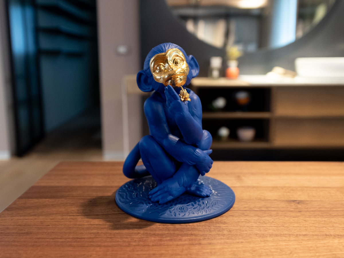 Lladró | Small Ape Sculpture in quick delivery | Salvioni Design Solutions