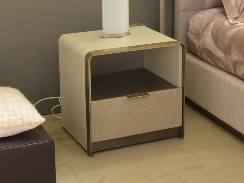 Rugiano | Grace Nightstand in quick delivery | Salvioni Design Solutions